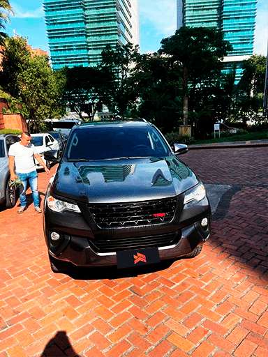 Reizen | Alquila Toyota Fortuner 2.4 en Medellín - Antioquia